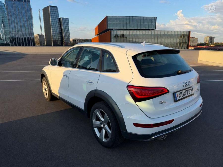 White Audi Q5 2015 in Vilnius, with an engine capacity of 1.97 L and mileage of 287 thousand km for 11700 €, photo 4 on AUTOMOTO.COM.LV