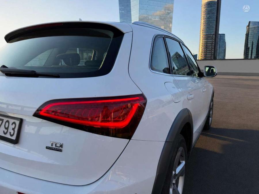 White Audi Q5 2015 in Vilnius, with an engine capacity of 1.97 L and mileage of 287 thousand km for 11700 €, photo 5 on AUTOMOTO.COM.LV