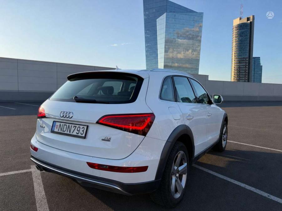 White Audi Q5 2015 in Vilnius, with an engine capacity of 1.97 L and mileage of 287 thousand km for 11700 €, photo 6 on AUTOMOTO.COM.LV