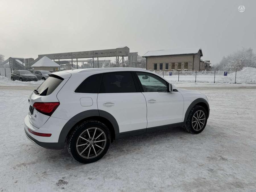 White Audi Q5 2016 in Telschi, with an engine capacity of 1.97 L and mileage of 210 thousand km for 13700 €, photo 8 on AUTOMOTO.COM.LV
