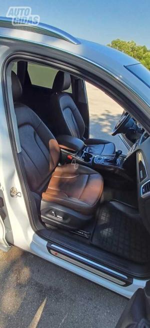White Audi Q5 2016 in Vilnius, with an engine capacity of 2.00 L and mileage of 260 thousand km for 15350 €, photo 8 on AUTOMOTO.COM.LV
