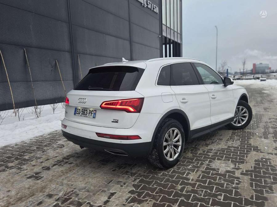 White Audi Q5 2017 in Vilnius, with an engine capacity of 1.97 L and mileage of 175 thousand km for 21300 €, photo 3 on AUTOMOTO.COM.LV