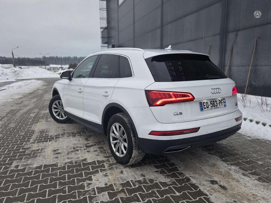 White Audi Q5 2017 in Vilnius, with an engine capacity of 1.97 L and mileage of 175 thousand km for 21300 €, photo 4 on AUTOMOTO.COM.LV