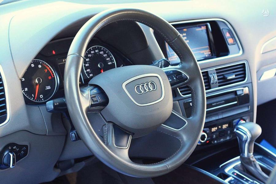 Balts Audi Q5 2017 Kretinga, ar dzinēja tilpumu 1.98 L un nobraukumu 107 tūkst. km par 15999 €, foto 24 vietnē AUTOMOTO.COM.LV