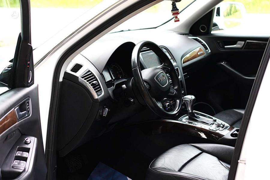 Balts Audi Q5 2017 Kretinga, ar dzinēja tilpumu 2.00 L un nobraukumu 160 tūkst. km par 14499 €, foto 17 vietnē AUTOMOTO.COM.LV