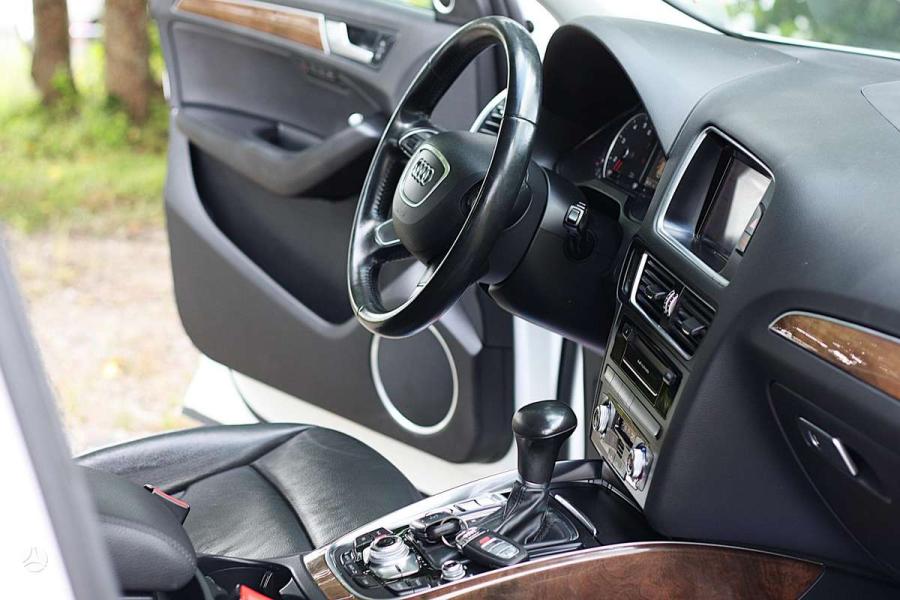 Balts Audi Q5 2017 Kretinga, ar dzinēja tilpumu 2.00 L un nobraukumu 160 tūkst. km par 14499 €, foto 18 vietnē AUTOMOTO.COM.LV
