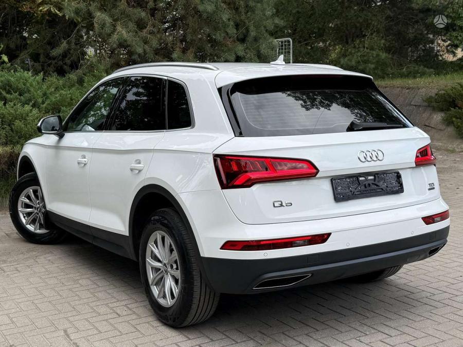 White Audi Q5 2017 in Prienai, with an engine capacity of 2.00 L and mileage of 219 thousand km for 18950 €, photo 18 on AUTOMOTO.COM.LV