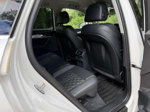 White Audi Q5 2017 in Prienai, with an engine capacity of 2.00 L and mileage of 219 thousand km for 18950 €, photo 33 on AUTOMOTO.COM.LV