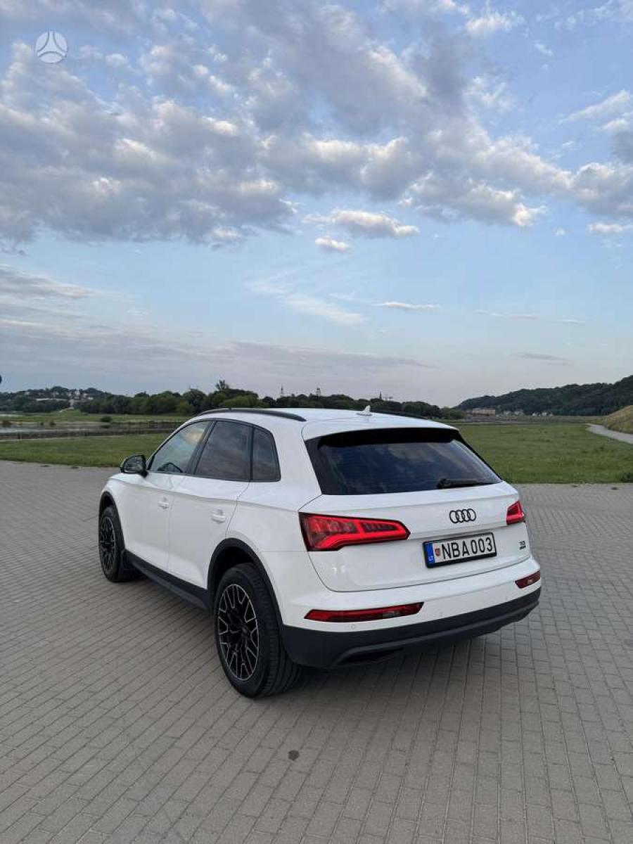 White Audi Q5 2017 in Kaunas, with an engine capacity of 1.97 L and mileage of 249 thousand km for 18800 €, photo 5 on AUTOMOTO.COM.LV