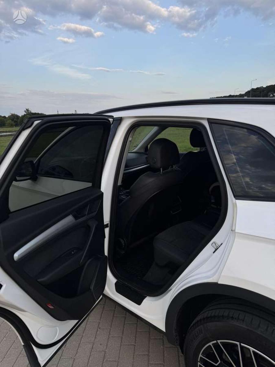 White Audi Q5 2017 in Kaunas, with an engine capacity of 1.97 L and mileage of 249 thousand km for 18800 €, photo 6 on AUTOMOTO.COM.LV