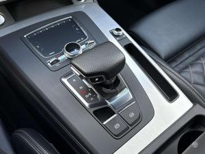 White Audi Q5 2017 in Prienai, with an engine capacity of 2.00 L and mileage of 202 thousand km for 21950 €, photo 35 on AUTOMOTO.COM.LV