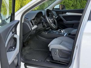 White Audi Q5 2017 in Jonava, with an engine capacity of 1.97 L and mileage of 227 thousand km for 18950 €, photo 14 on AUTOMOTO.COM.LV
