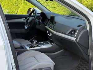 White Audi Q5 2017 in Jonava, with an engine capacity of 1.97 L and mileage of 227 thousand km for 18950 €, photo 20 on AUTOMOTO.COM.LV