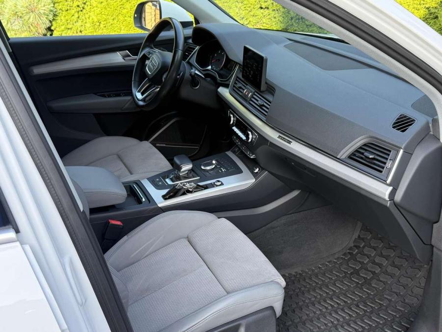 White Audi Q5 2017 in Jonava, with an engine capacity of 1.97 L and mileage of 227 thousand km for 18950 €, photo 22 on AUTOMOTO.COM.LV