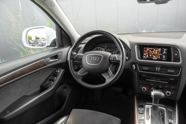White Audi Q5 2017 in Vilnius, with an engine capacity of 2.00 L and mileage of 181 thousand km for 14900 €, photo 10 on AUTOMOTO.COM.LV