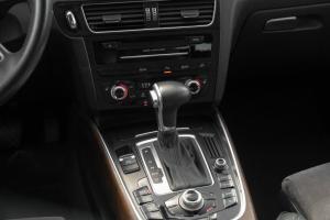 Balts Audi Q5 2017 Viļņa, ar dzinēja tilpumu 2.00 L un nobraukumu 181 tūkst. km par 14900 €, foto 18 vietnē AUTOMOTO.COM.LV
