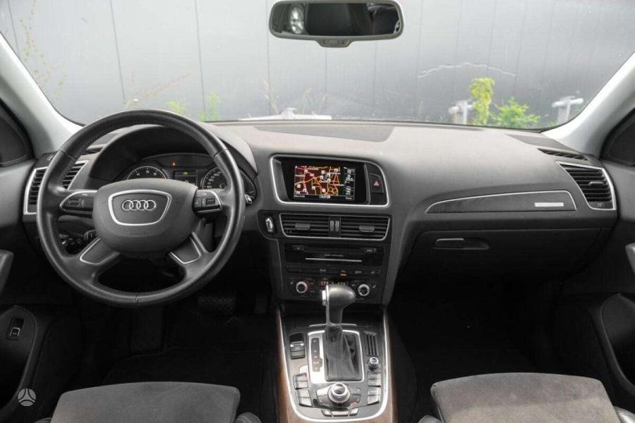 White Audi Q5 2017 in Vilnius, with an engine capacity of 2.00 L and mileage of 181 thousand km for 14900 €, photo 10 on AUTOMOTO.COM.LV