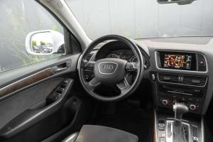 White Audi Q5 2017 in Vilnius, with an engine capacity of 2.00 L and mileage of 181 thousand km for 14900 €, photo 11 on AUTOMOTO.COM.LV