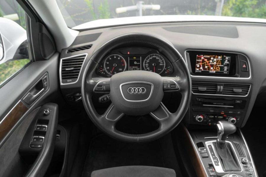 White Audi Q5 2017 in Vilnius, with an engine capacity of 2.00 L and mileage of 181 thousand km for 14900 €, photo 12 on AUTOMOTO.COM.LV