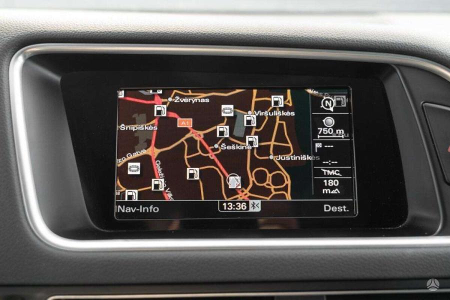 White Audi Q5 2017 in Vilnius, with an engine capacity of 2.00 L and mileage of 181 thousand km for 14900 €, photo 15 on AUTOMOTO.COM.LV