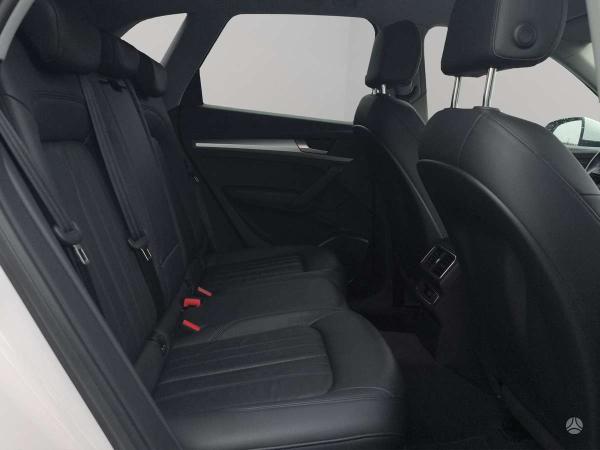 White Audi Q5 2017 in Vilnius, with an engine capacity of 2.00 L and mileage of 103 thousand km for 20999 €, photo 9 on AUTOMOTO.COM.LV