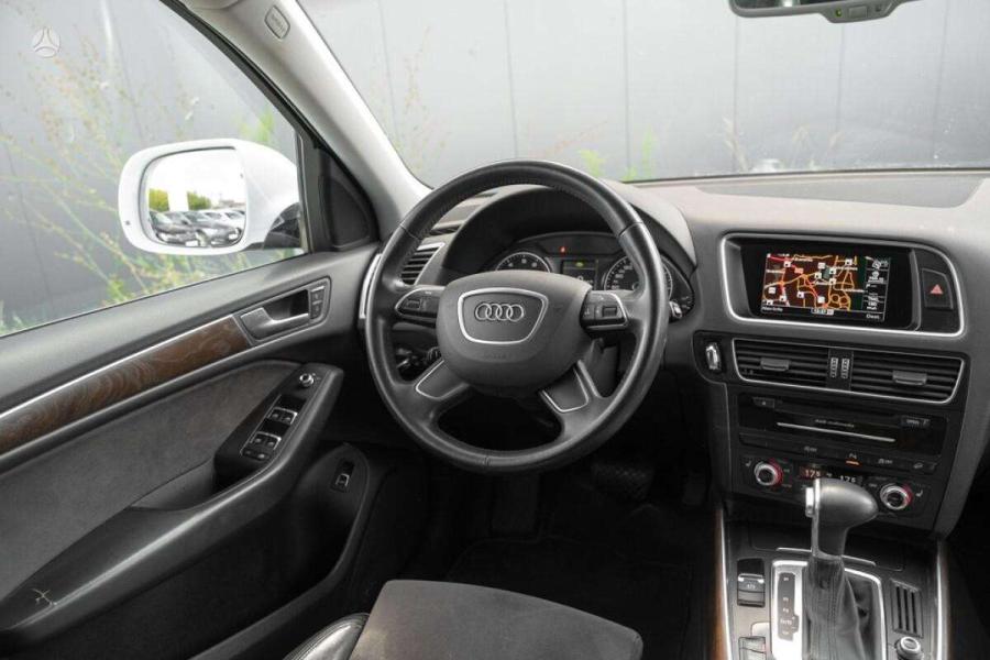 White Audi Q5 2017 in Vilnius, with an engine capacity of 2.00 L and mileage of 181 thousand km for 14900 €, photo 11 on AUTOMOTO.COM.LV