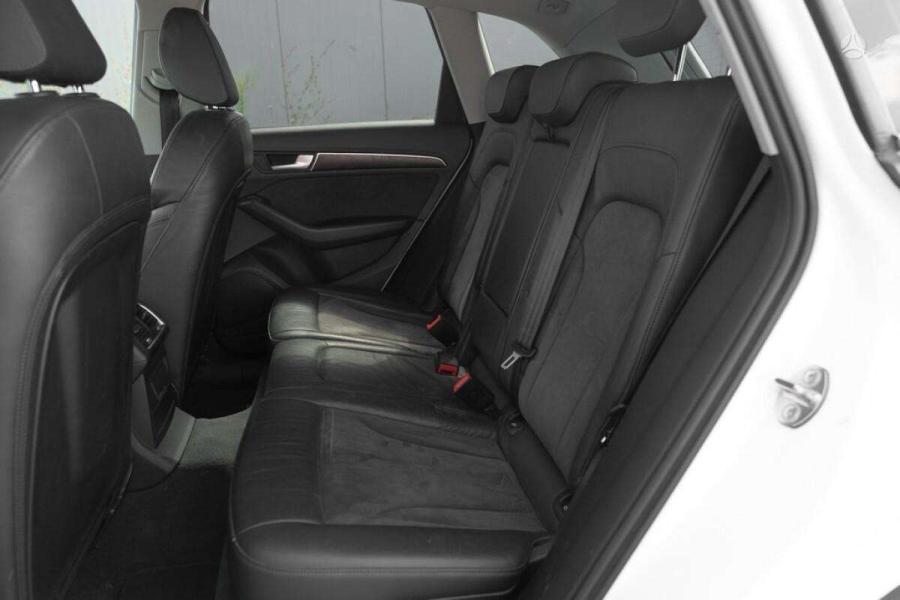 White Audi Q5 2017 in Vilnius, with an engine capacity of 2.00 L and mileage of 181 thousand km for 14900 €, photo 13 on AUTOMOTO.COM.LV