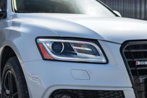White Audi Q5 2017 in Klaipeda, with an engine capacity of 3.00 L and mileage of 240 thousand km for 12999 €, photo 7 on AUTOMOTO.COM.LV