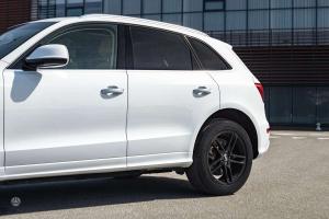 White Audi Q5 2017 in Klaipeda, with an engine capacity of 3.00 L and mileage of 240 thousand km for 12999 €, photo 8 on AUTOMOTO.COM.LV