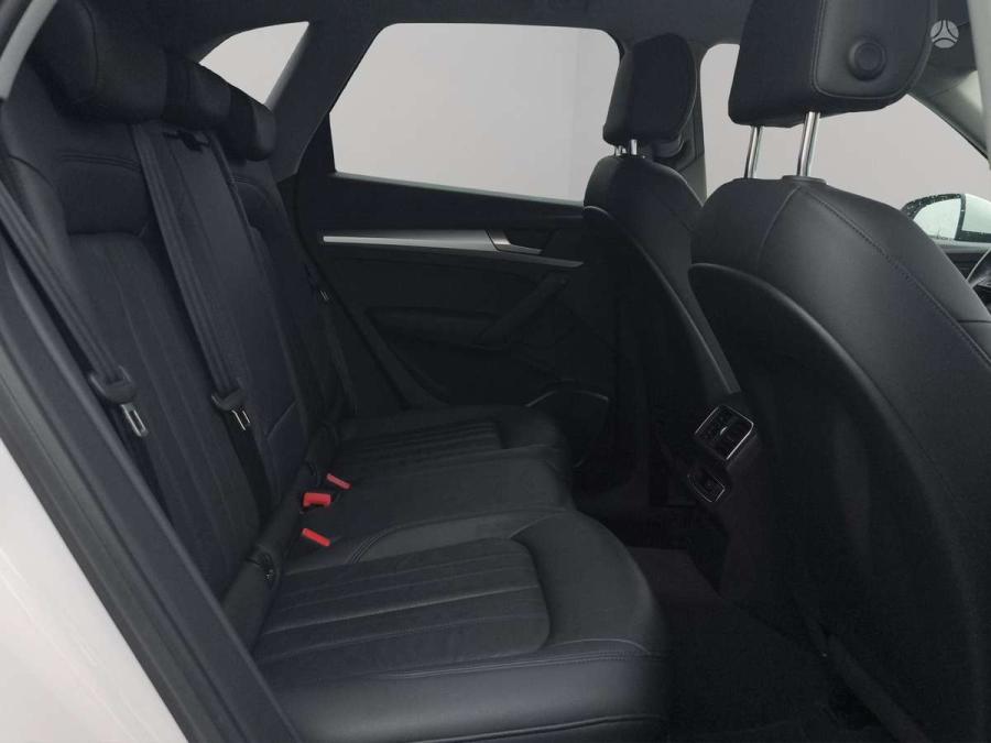 White Audi Q5 2017 in Vilnius, with an engine capacity of 2.00 L and mileage of 103 thousand km for 20999 €, photo 10 on AUTOMOTO.COM.LV