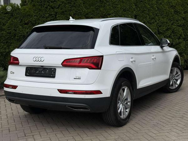 Audi Q5 2017 in Jonava on AUTOMOTO.COM.LV White Audi Q5 2017 in Jonava, with an engine capacity of 1.97 L and mileage of 193 thousand km for 18900 €, photo 8 on AUTOMOTO.COM.LV