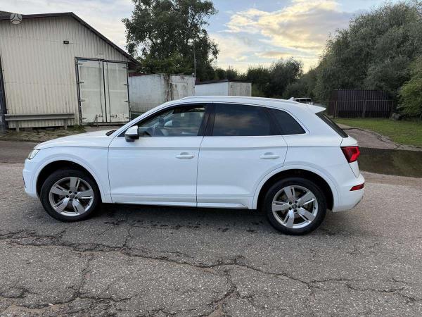 White Audi Q5 2017 in Ukmerge, with an engine capacity of 2.00 L and mileage of 386 thousand km for 14850 €, photo 3 on AUTOMOTO.COM.LV