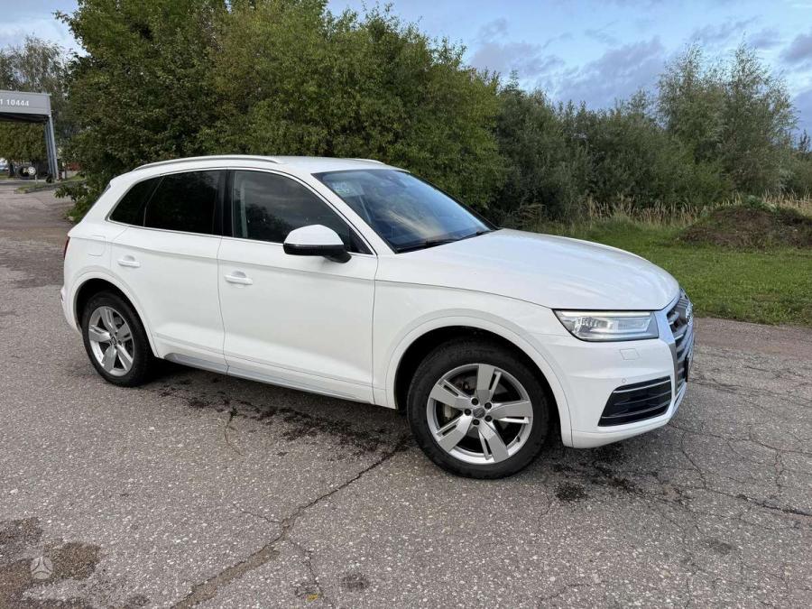 White Audi Q5 2017 in Ukmerge, with an engine capacity of 2.00 L and mileage of 386 thousand km for 14850 €, photo 6 on AUTOMOTO.COM.LV