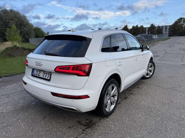 White Audi Q5 2017 in Ukmerge, with an engine capacity of 2.00 L and mileage of 386 thousand km for 14850 €, photo 8 on AUTOMOTO.COM.LV