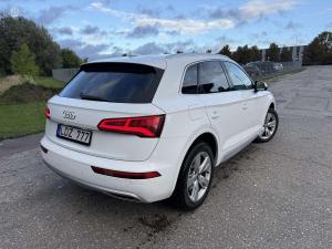 White Audi Q5 2017 in Ukmerge, with an engine capacity of 2.00 L and mileage of 386 thousand km for 14850 €, photo 8 on AUTOMOTO.COM.LV