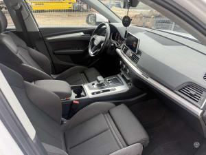 White Audi Q5 2017 in Ukmerge, with an engine capacity of 2.00 L and mileage of 386 thousand km for 14850 €, photo 9 on AUTOMOTO.COM.LV