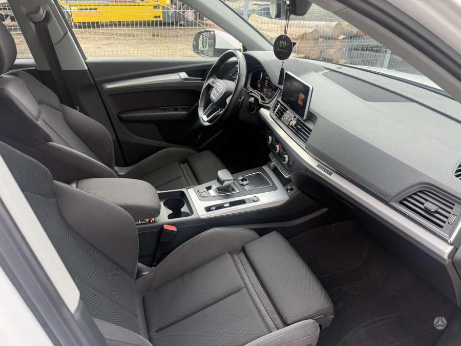 White Audi Q5 2017 in Ukmerge, with an engine capacity of 2.00 L and mileage of 386 thousand km for 14850 €, photo 9 on AUTOMOTO.COM.LV