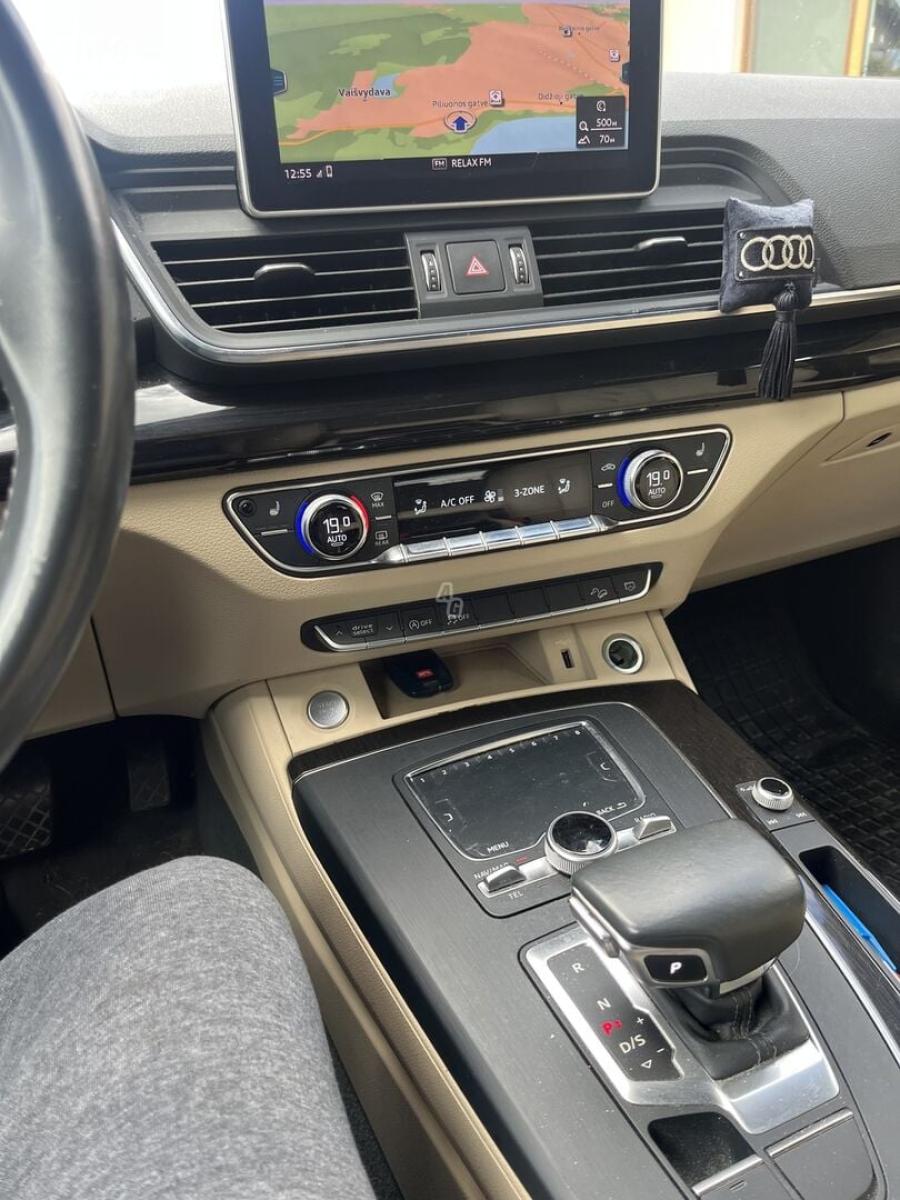 White Audi Q5 2018 in Kaunas, with an engine capacity of 2.00 L and mileage of 102 thousand km for 18650 €, photo 9 on AUTOMOTO.COM.LV