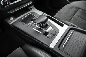 White Audi Q5 2018 in Marupe, with an engine capacity of 2.00 L and mileage of 73 thousand km for 28450 €, photo 23 on AUTOMOTO.COM.LV