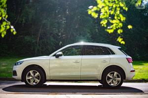 White Audi Q5 2018 in Vilnius, with an engine capacity of 2.00 L and mileage of 129 thousand km for 20000 €, photo 3 on AUTOMOTO.COM.LV