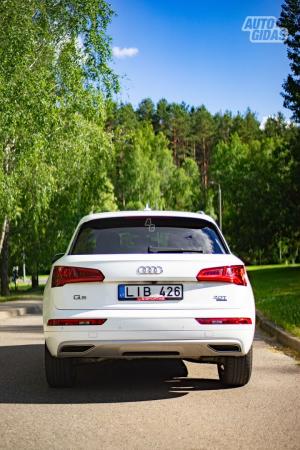 White Audi Q5 2018 in Vilnius, with an engine capacity of 2.00 L and mileage of 129 thousand km for 20000 €, photo 7 on AUTOMOTO.COM.LV