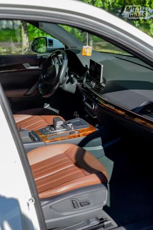 White Audi Q5 2018 in Vilnius, with an engine capacity of 2.00 L and mileage of 129 thousand km for 20000 €, photo 10 on AUTOMOTO.COM.LV