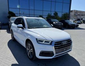 Balts Audi Q5 2018 Telšiai, ar dzinēja tilpumu 2.00 L un nobraukumu 195 tūkst. km par 19490 €, foto  vietnē AUTOMOTO.COM.LV