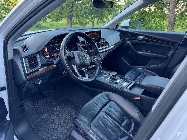 White Audi Q5 2018 in Vilnius, with an engine capacity of 1.98 L and mileage of 201 thousand km for 17300 €, photo 10 on AUTOMOTO.COM.LV