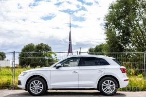 White Audi Q5 2018 in Riga, with an engine capacity of 2.00 L and mileage of 268 thousand km for 20990 €, photo 5 on AUTOMOTO.COM.LV