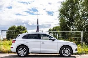 White Audi Q5 2018 in Riga, with an engine capacity of 2.00 L and mileage of 268 thousand km for 20990 €, photo 6 on AUTOMOTO.COM.LV
