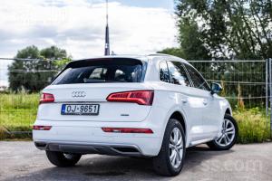White Audi Q5 2018 in Riga, with an engine capacity of 2.00 L and mileage of 268 thousand km for 20990 €, photo 8 on AUTOMOTO.COM.LV
