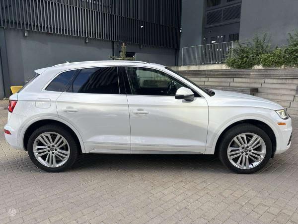 White Audi Q5 2018 in Vilnius, with an engine capacity of 1.98 L and mileage of 200 thousand km for 18900 €, photo 8 on AUTOMOTO.COM.LV