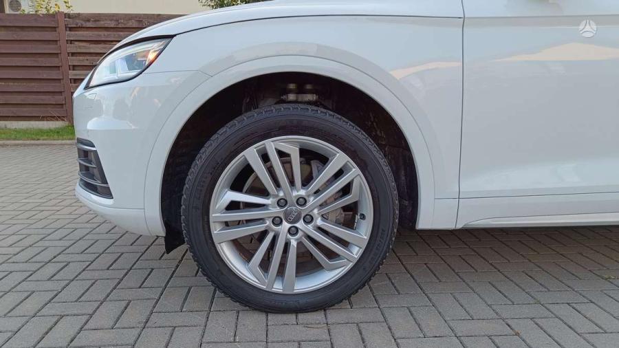 White Audi Q5 2018 in Klaipeda, with an engine capacity of 2.00 L and mileage of 52 thousand km for 20800 €, photo 13 on AUTOMOTO.COM.LV