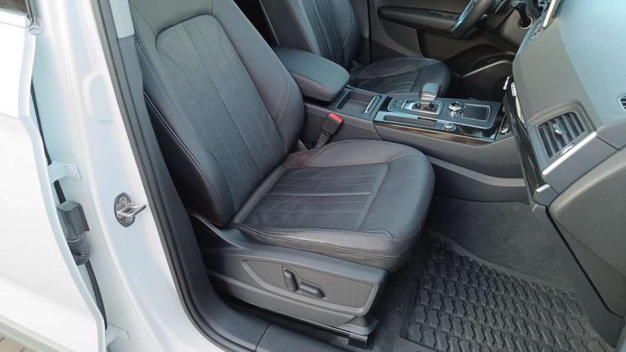 White Audi Q5 2018 in Klaipeda, with an engine capacity of 2.00 L and mileage of 52 thousand km for 20800 €, photo 37 on AUTOMOTO.COM.LV